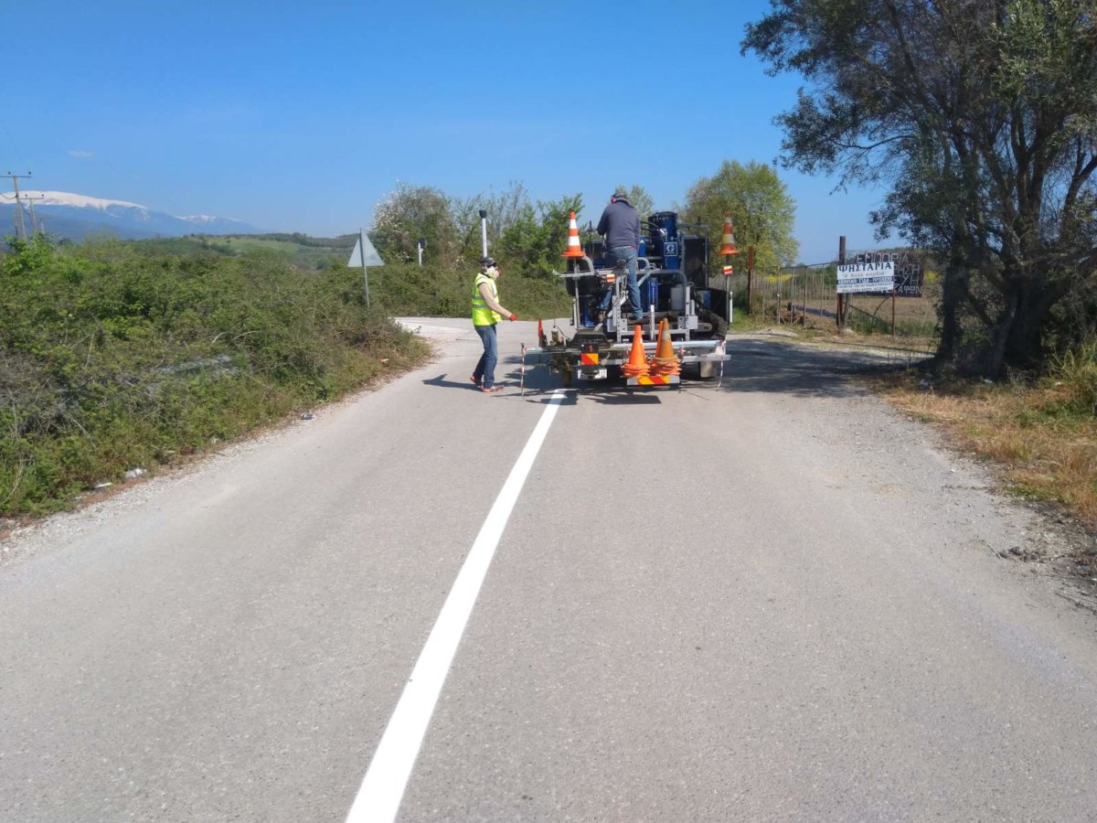 Διαγράμμιση τμημάτων του δημοτικού οδικού δικτύου στο δήμο Τεμπών (φώτο ...