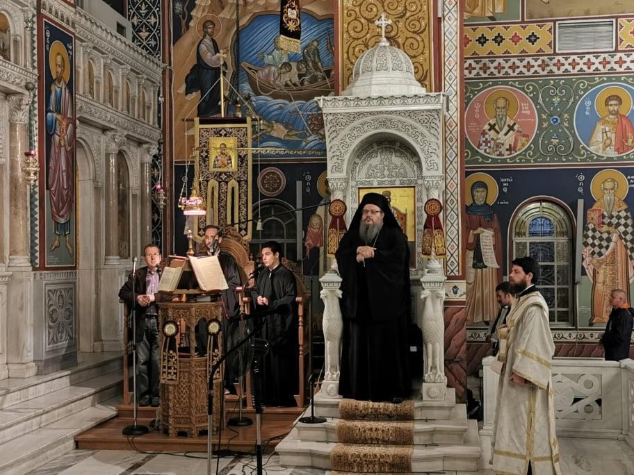 Πλήθος πιστών στον Άγιο Αχίλλιο για το "Χριστός Ανέστη" - LarissaPress