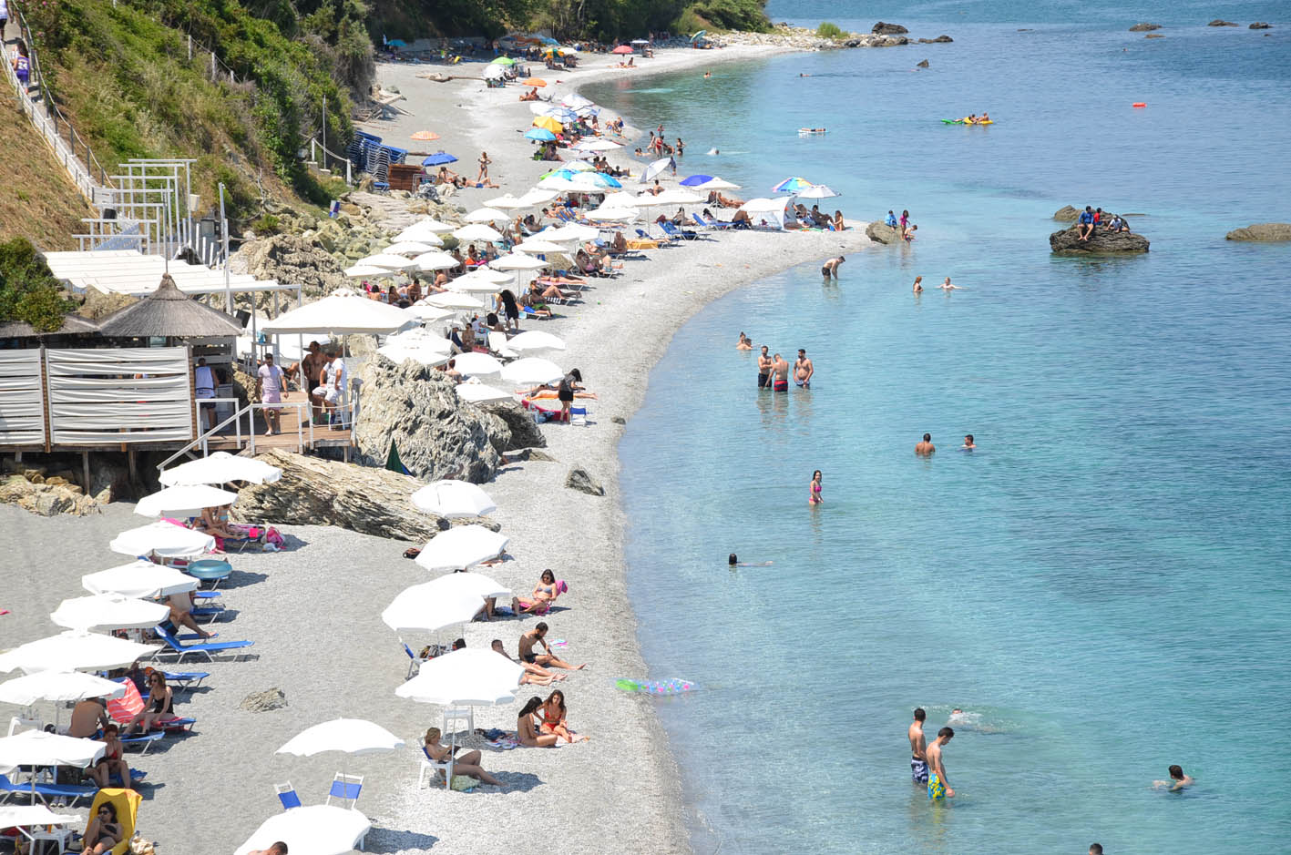 Θάλασσα "να την πιεις στο ποτήρι" σήμερα στα παράλια της Λάρισας ...