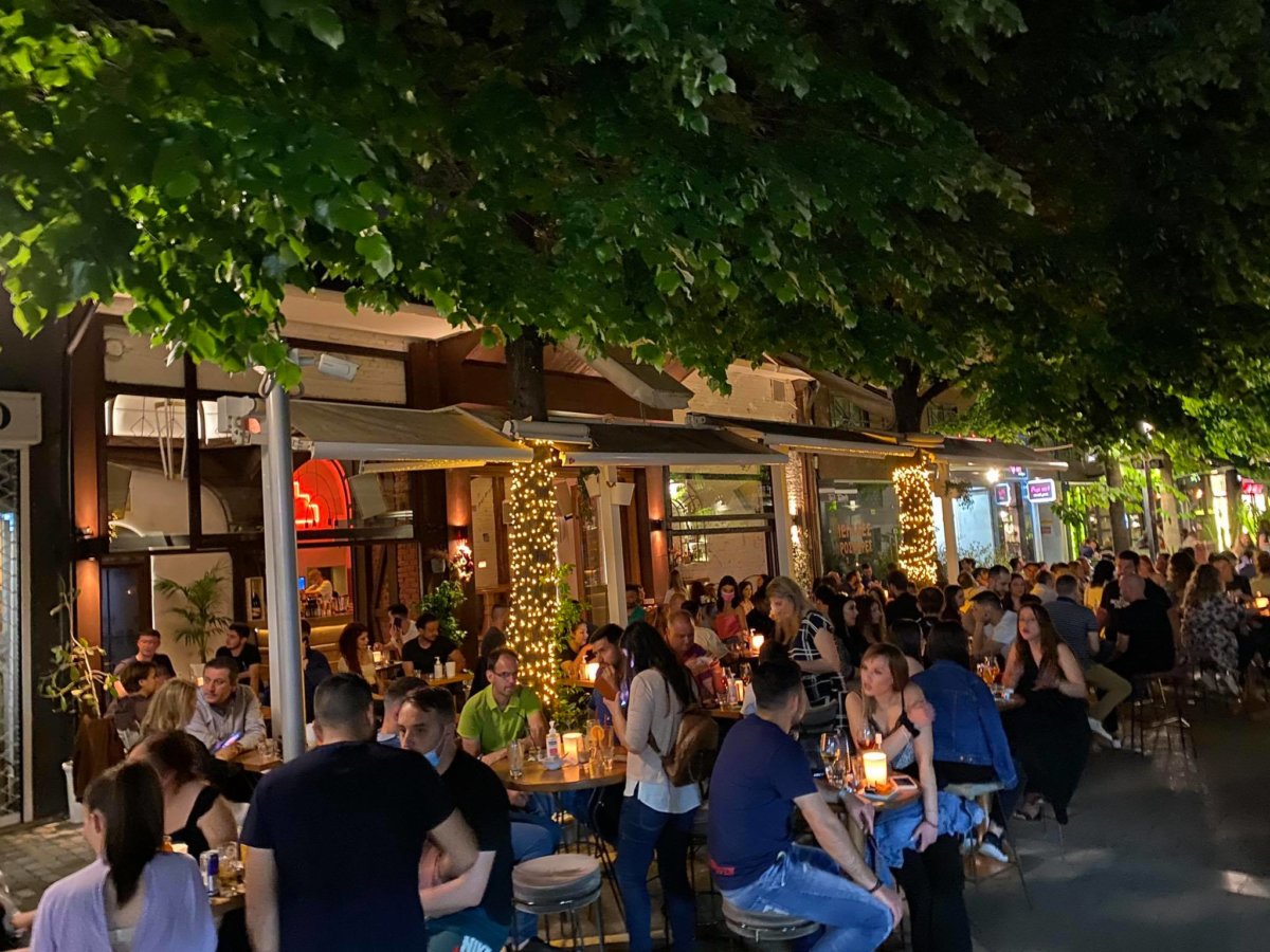«Μαστίγιο και καρότο» από τον Μαμάκο – Η λειτουργία των καταστημάτων ...