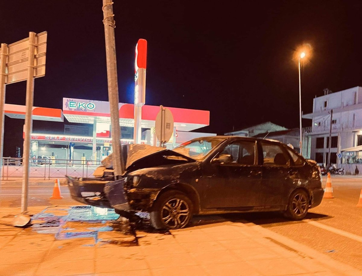 Τροχαίο με τραυματισμό στη λεωφόρο Καραμανλή (φωτο) - LarissaPress