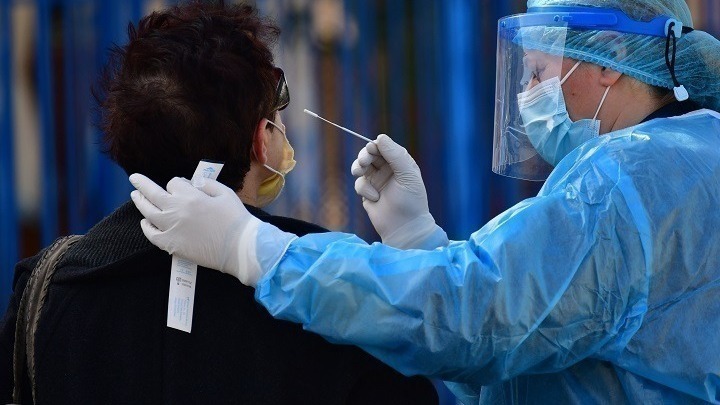 Ένα υποχρεωτικό rapid test την εβδομάδα για τους ανεμβολίαστους στον ...