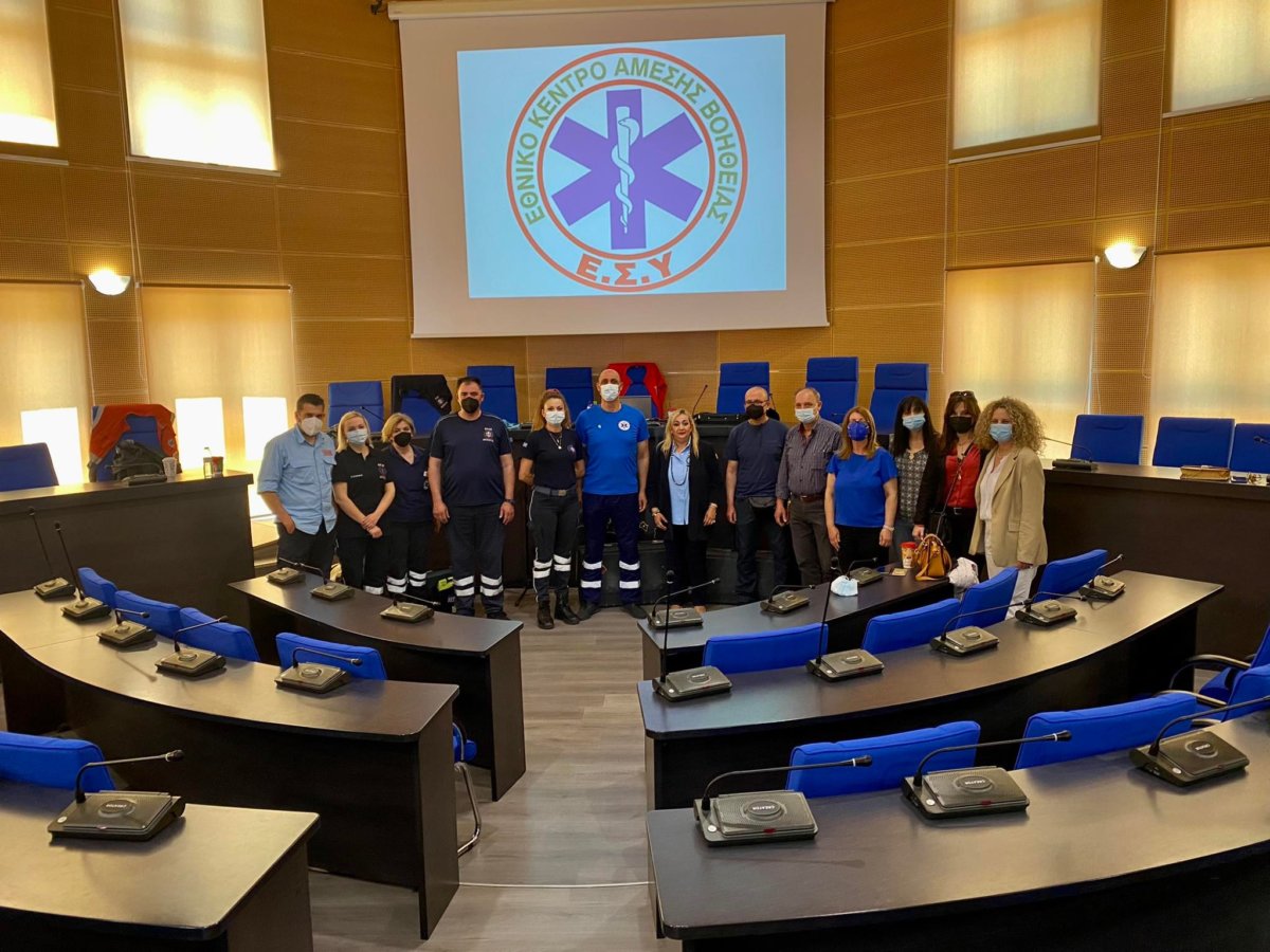 ΕΚΑΒ Θεσσαλίας: Επίδειξη ΚΑΡΠΑ από τους διασώστες - LarissaPress