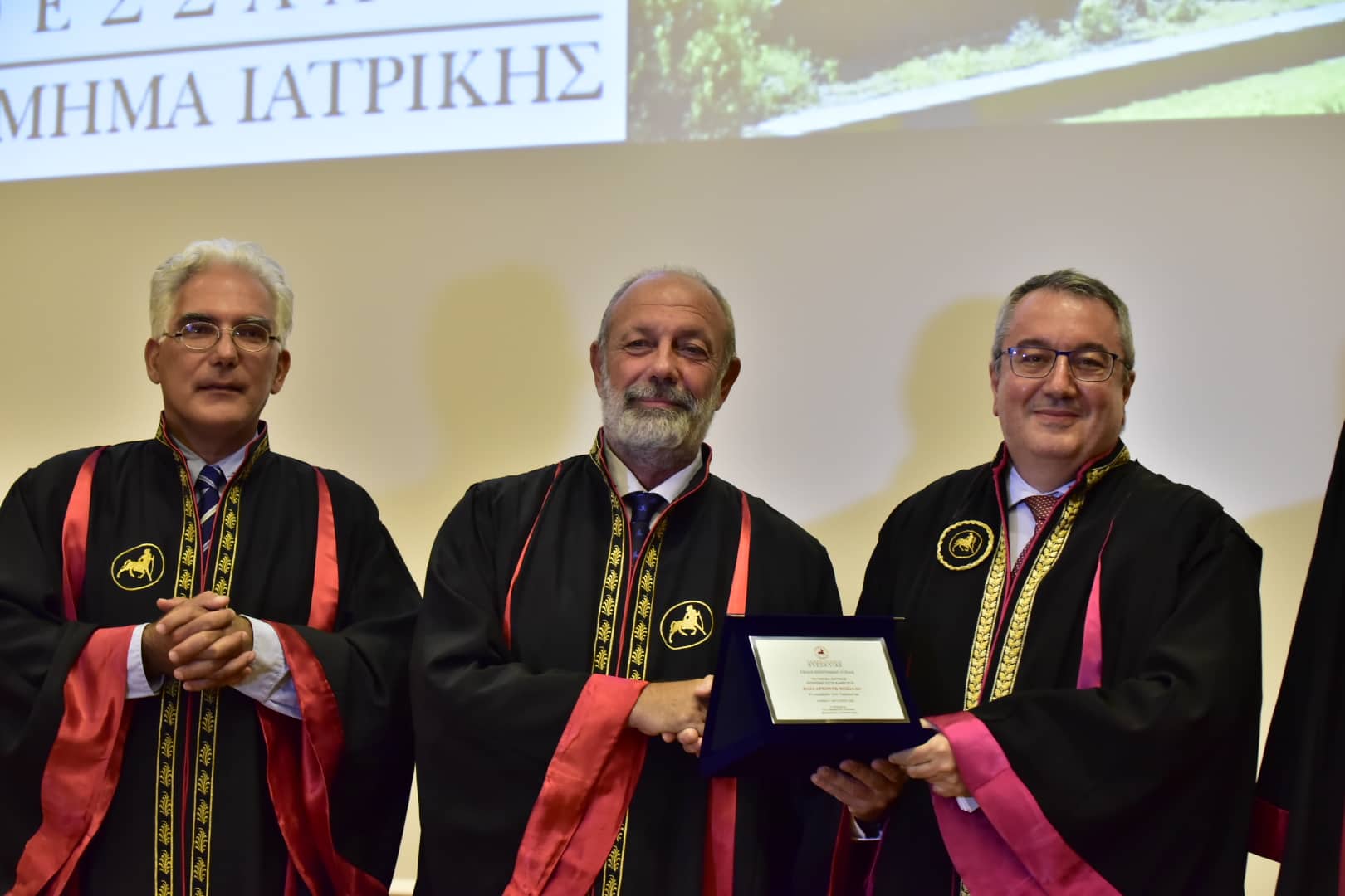 Σε λιτή τελετή η αναγόρευση του Ηλία Μόσιαλου σε Επίτιμο Διδάκτορα του ...