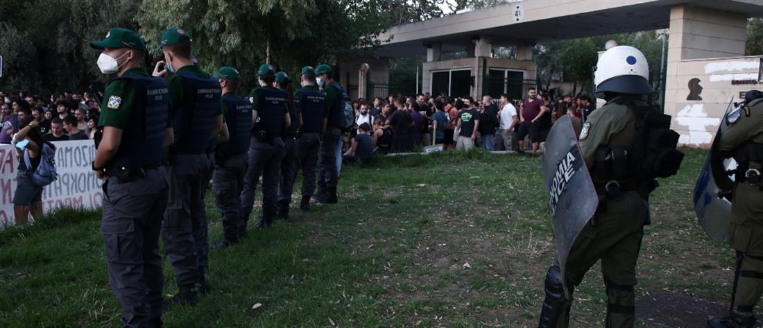 Ένταση στο ΕΚΠΑ για την Πανεπιστημιακή Αστυνομία - Φυγαδεύτηκε από τα ...