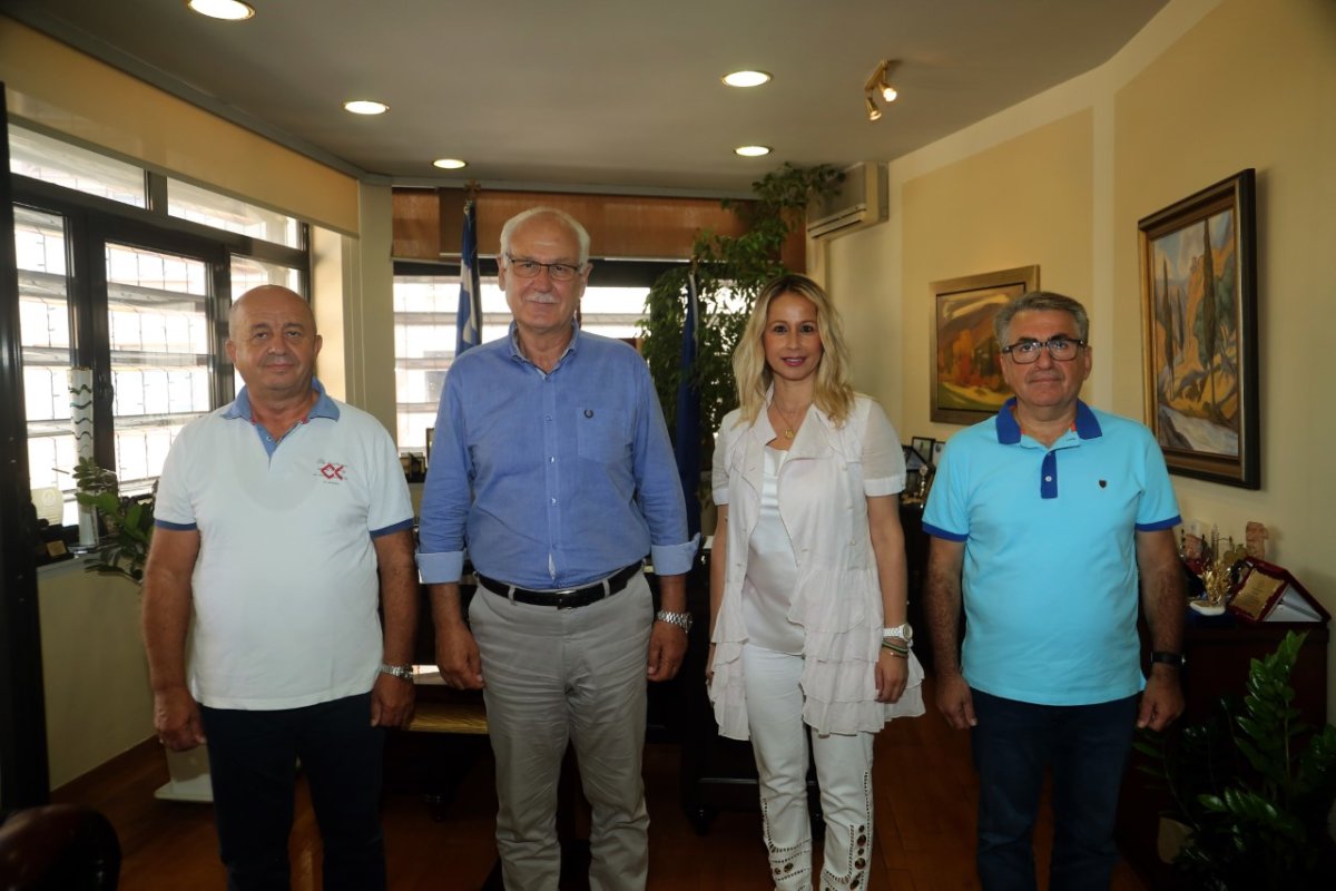 Με την Ενωση Ραδιοερασιτεχνών Θεσσαλίας ο Απόστολος Καλογιάννης ...