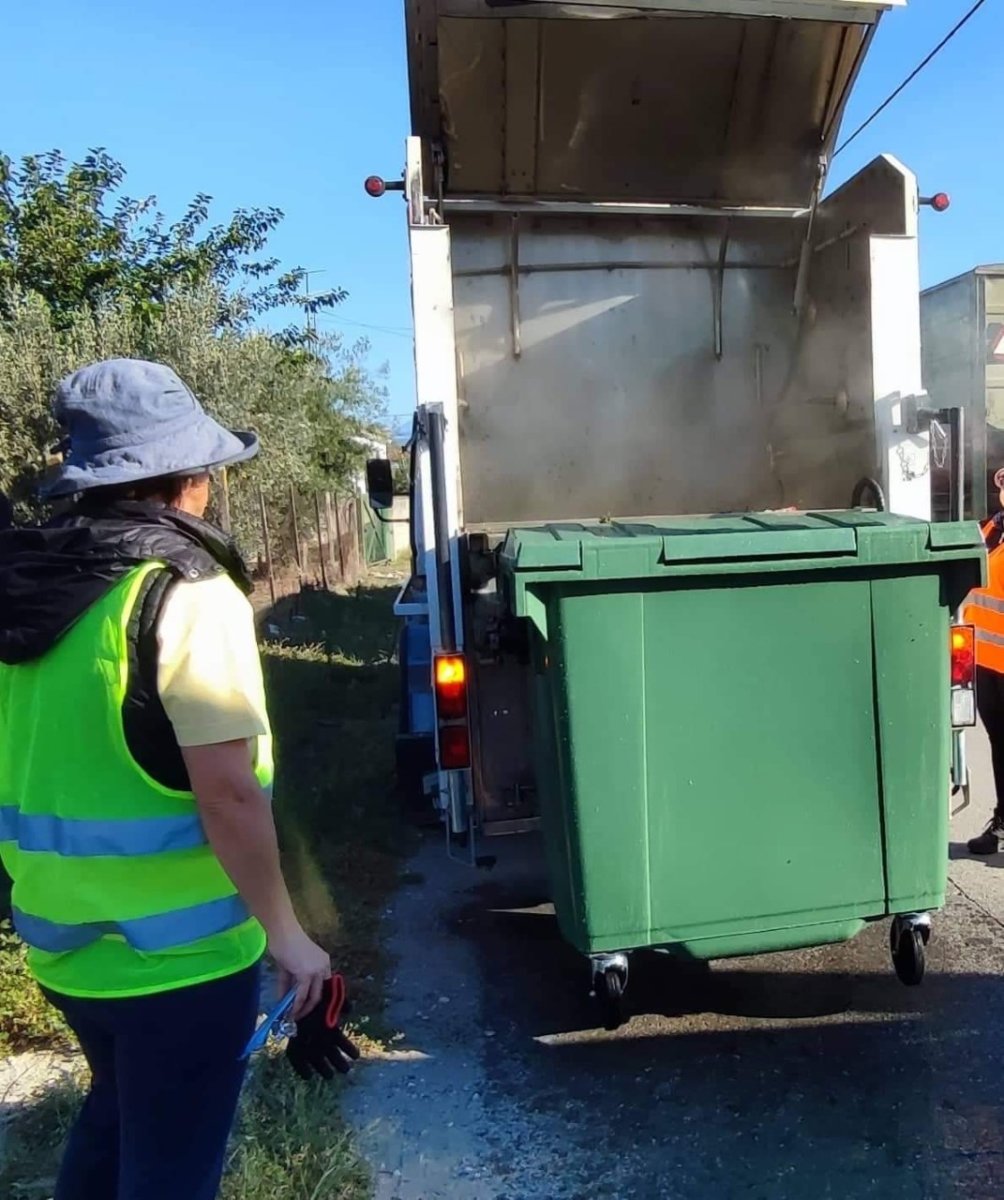 Εκτεταμένο πρόγραμμα πλυσίματος κάδων από τον δήμο Τυρνάβου - LarissaPress
