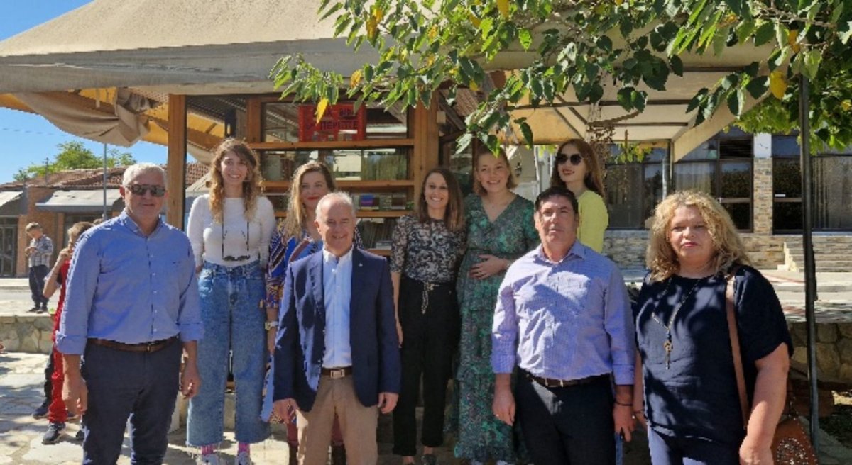 Δανειστική βιβλιοθήκη - περίπτερο στο Μακρυχώρι - LarissaPress