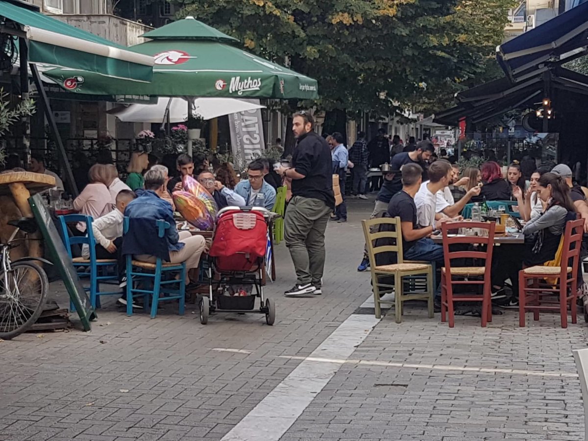 Λάρισα: «Παρέλαση» των πολιτών σε καφετέριες, ταβέρνες και τσιπουράδικα ...