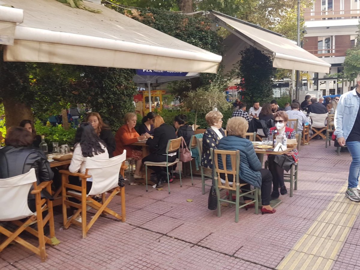 Λάρισα: «Παρέλαση» των πολιτών σε καφετέριες, ταβέρνες και τσιπουράδικα ...