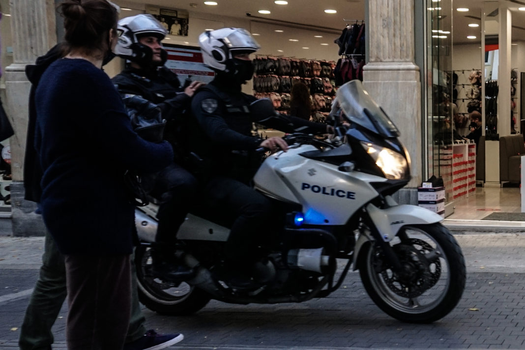 Εξάρχεια: Έφοδος της ΕΛΑΣ σε εγκαταλελειμμένο κτίριο – Εντοπίστηκαν 100 ...