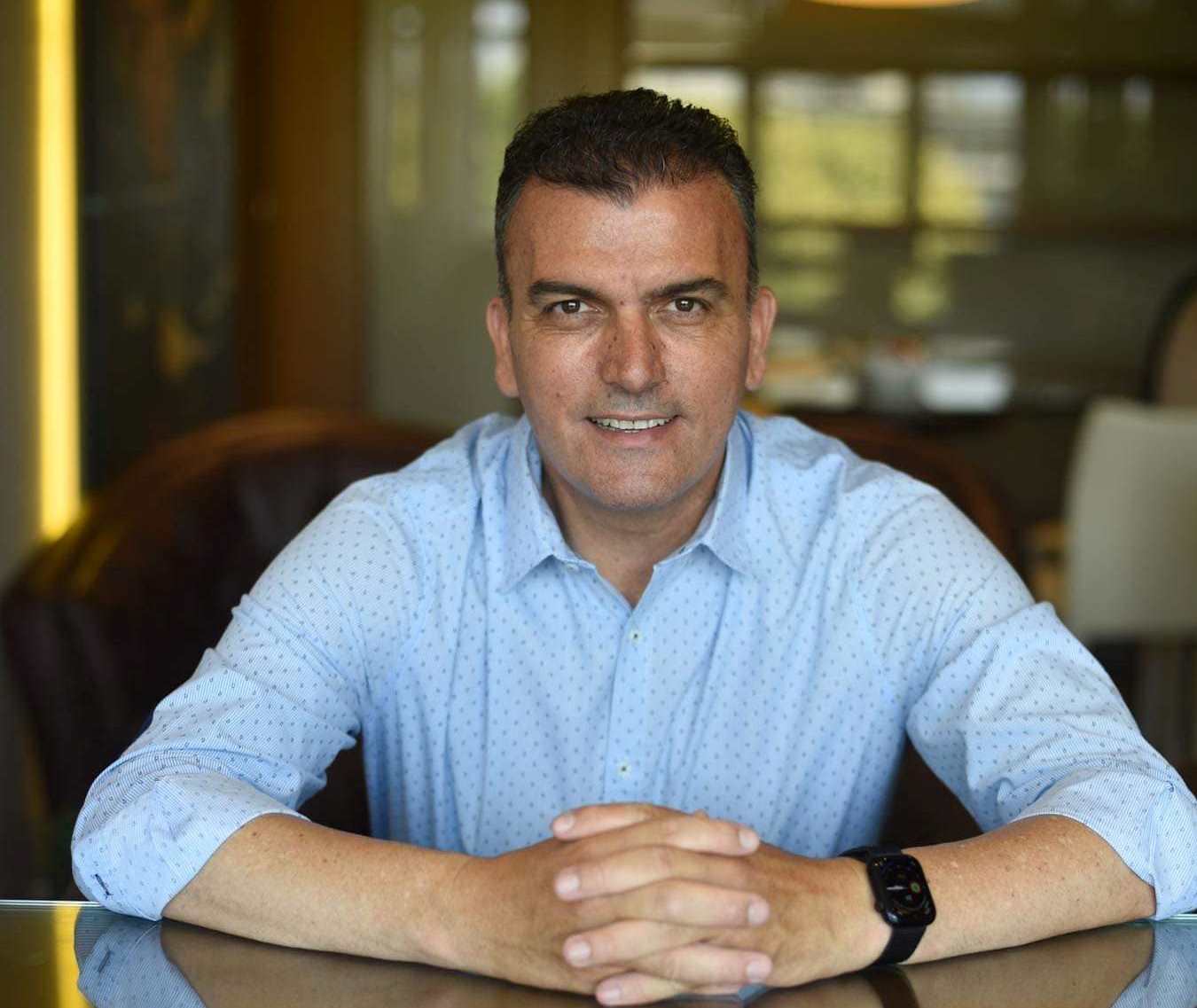 Σήμερα η "επίσημη πρώτη" του Θανάση Μαμάκου - LarissaPress