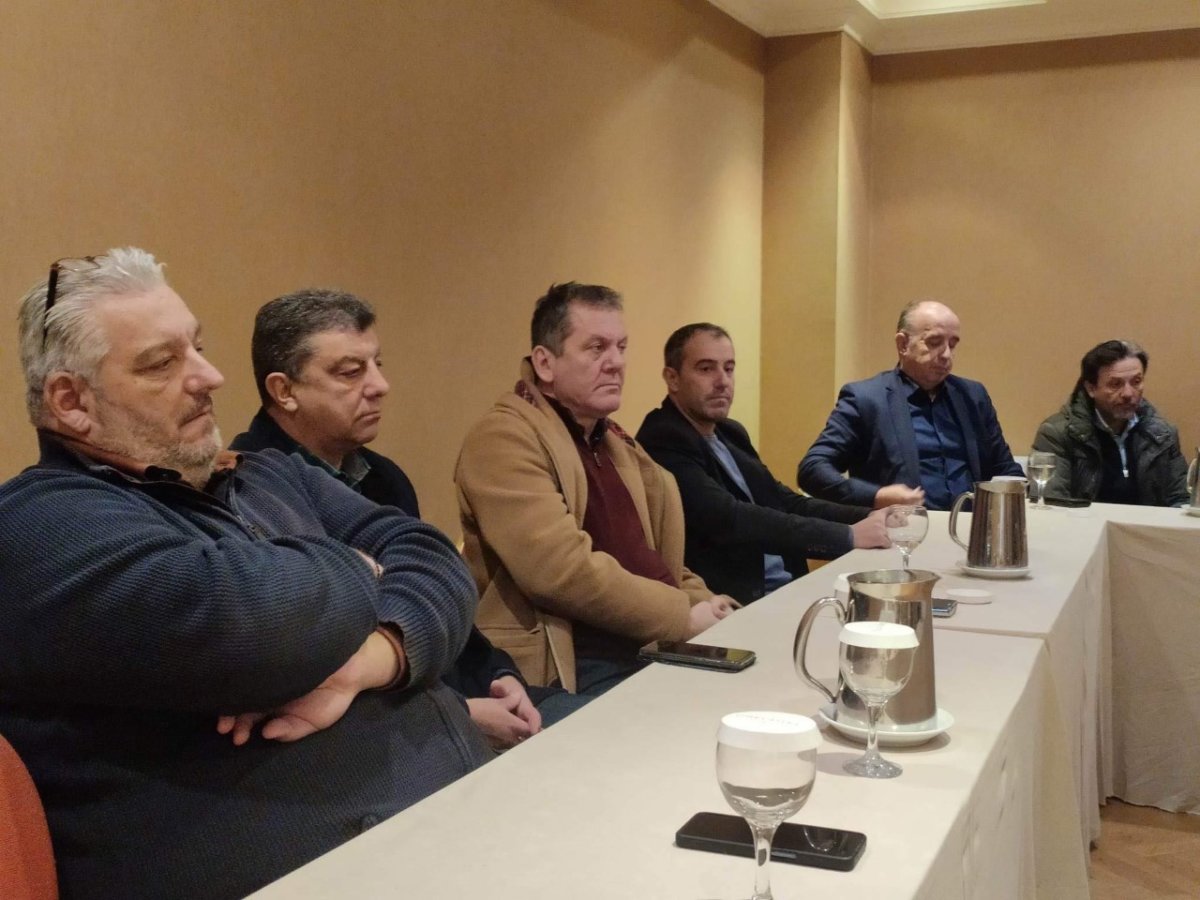 Σύσκεψη ΔΑΚΕ με Εύη Δραμαλιώτη - LarissaPress
