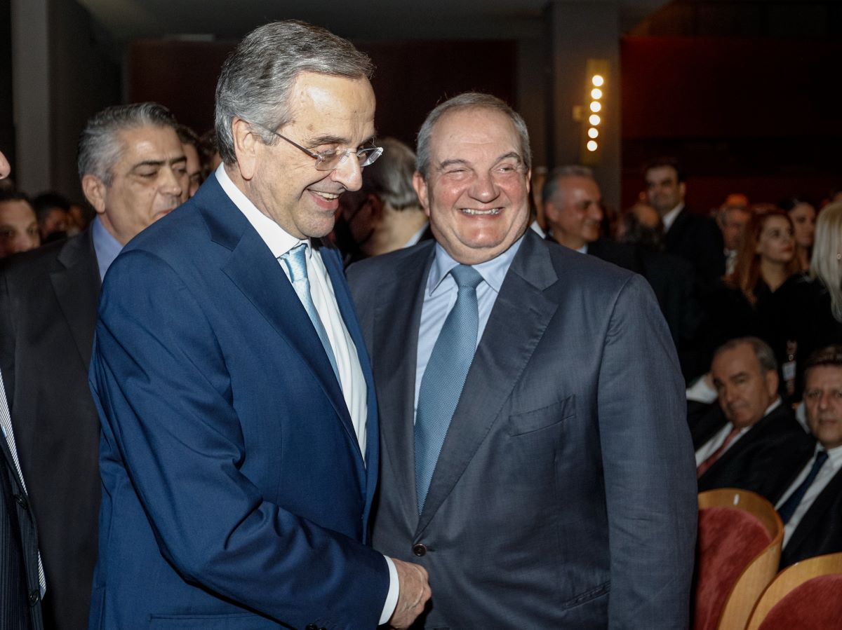 Σαμαράς, Καραμανλής, Μητσοτάκης στο «Παλλάς» - Όσα δεν έδειξαν οι ...