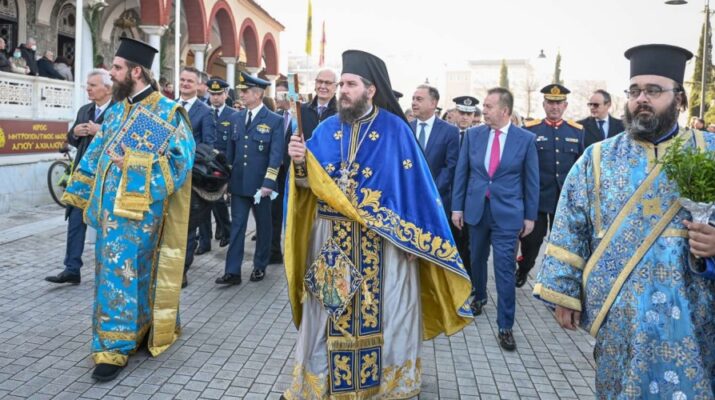 Η Ιερά Μητρόπολη Λαρίσης και Τυρνάβου για τα Θεοφάνεια: 12 κολυμβητές ...