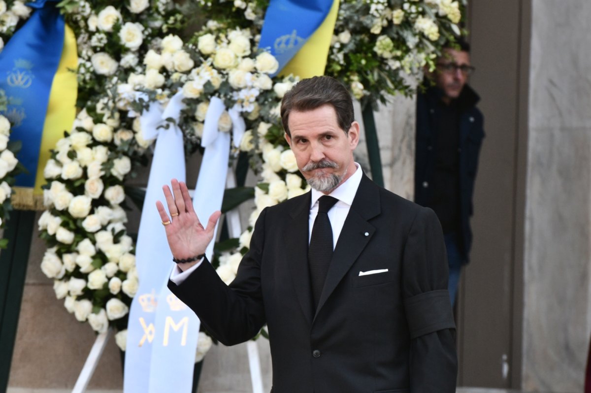 Κηδεία τέως βασιλιά Κωνσταντίνου: Επικήδειος από τον Παύλο - Ξεκινά η ...