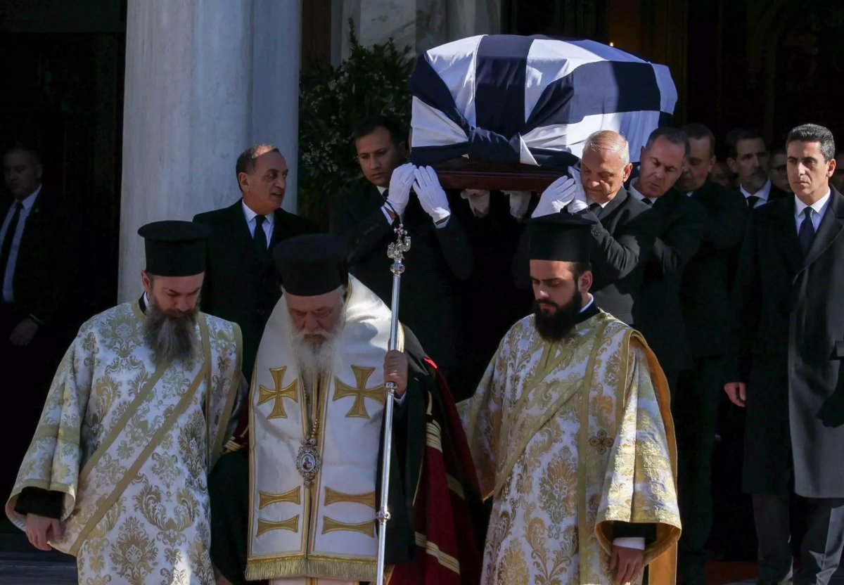 Κηδεία τέως βασιλιά Κωνσταντίνου: Πρώτη είδηση σε μεγάλα ειδησεογραφικά ...