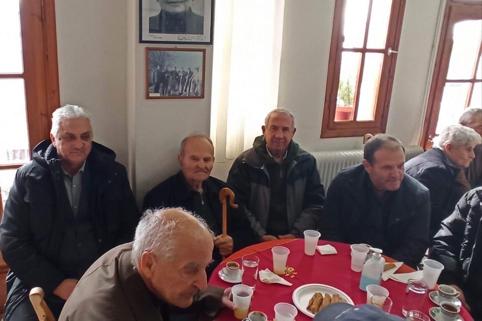 Κώστας Κολλάτος στο ΚΑΠΗ Ραψάνης για την κοπή της πρωτοχρονιάτικης ...