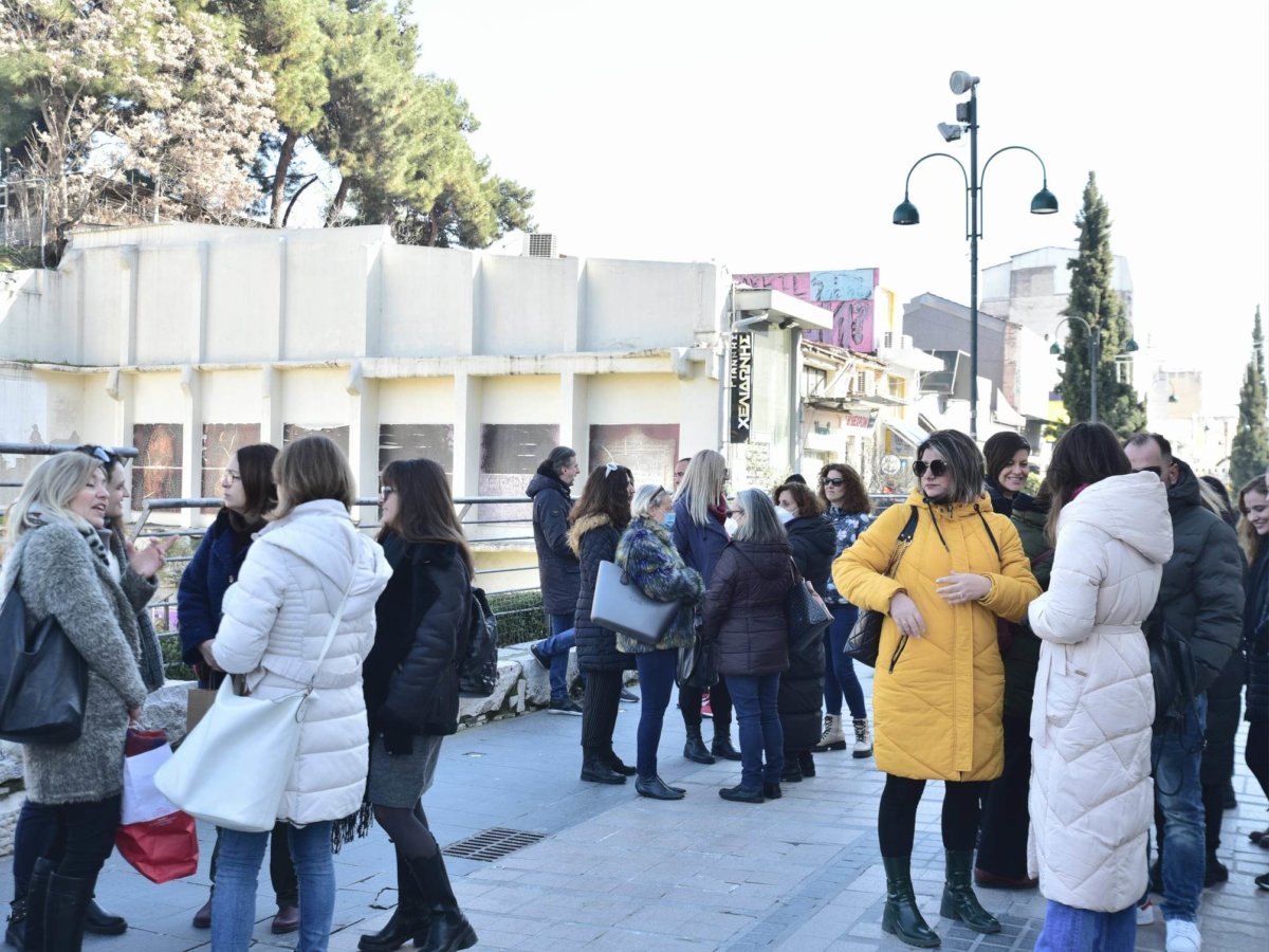 Φώναξαν ενάντια στο ΠΔ καλλιτέχνες της Λάρισας - LarissaPress