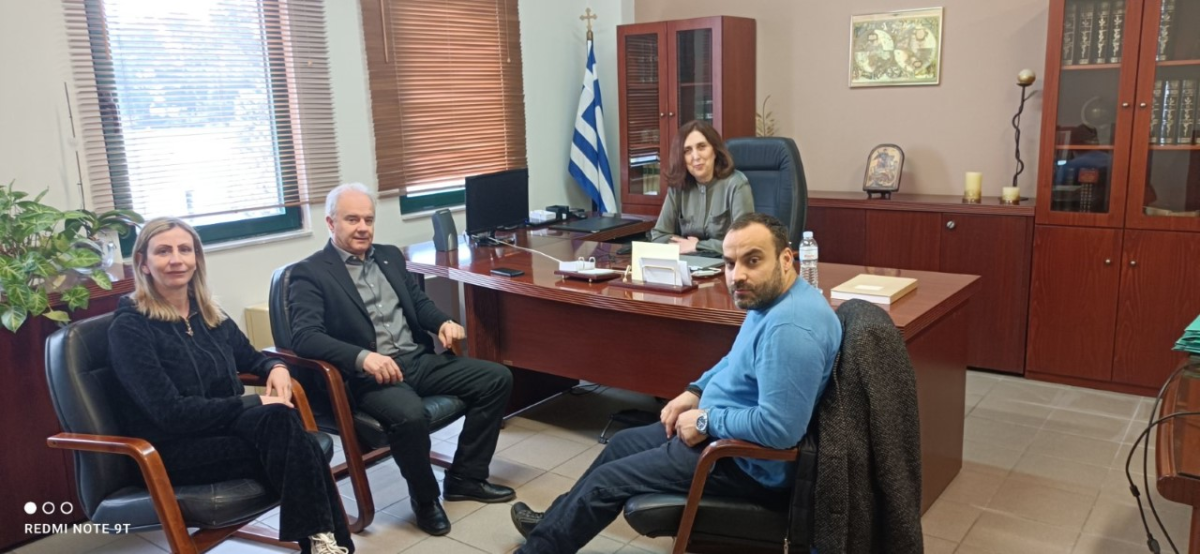 Στη Διεύθυνση Πρωτοβάθμιας Εκπαίδευσης Λάρισας ο Γ.Μανώλης - LarissaPress