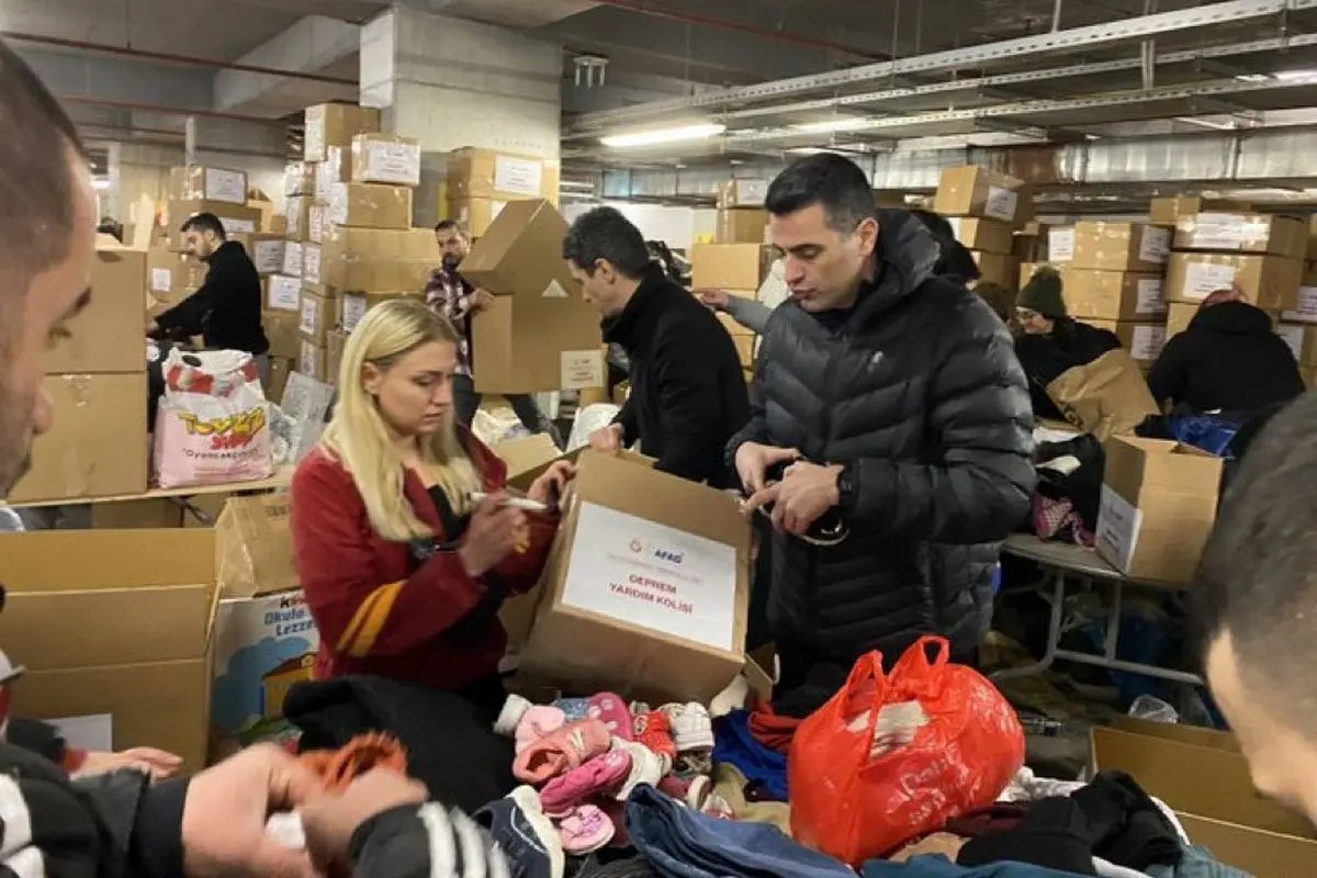 Σεισμός στην Τουρκία: Ο Ανδρέας Πιστιόλης βοηθάει με τους ανθρώπους της ...