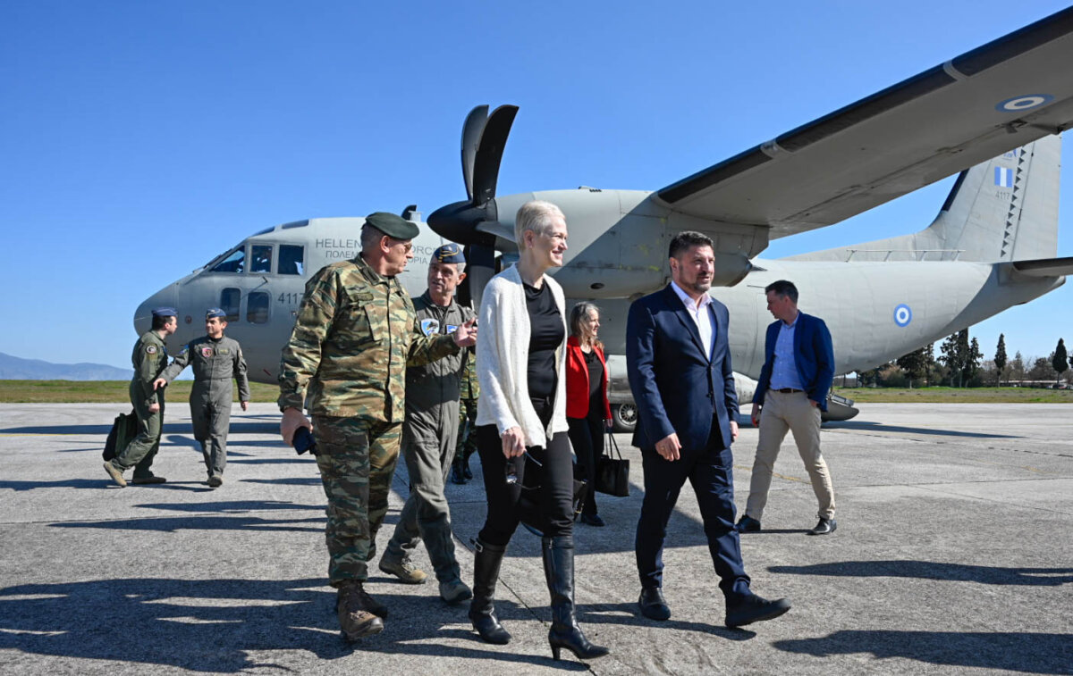 Επίσκεψη – αστραπή στη Λάρισα της Αμερικανίδας ΥΦΕΘΑ Celleste Wallande ...