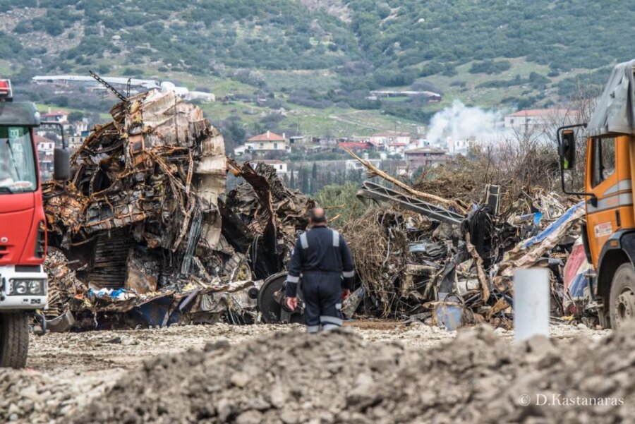 Σιδηροδρομικό δυστύχημα στα Τέμπη: Η εικόνα στο σημείο της εθνικής ...