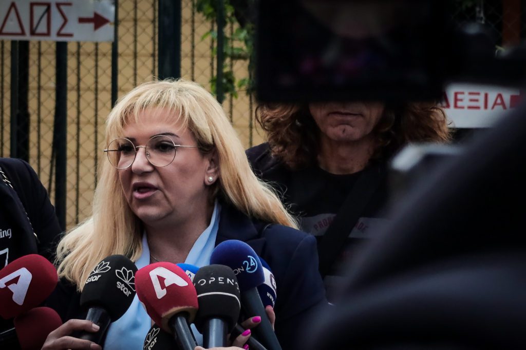 Δολοφονία Καραϊβάζ: «Ο Γιώργος δεν δεχόταν απειλές», κατέθεσε η σύζυγός ...