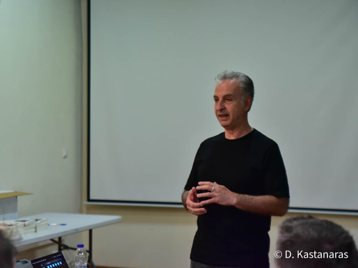 Παρουσιάστηκε στη Λάρισα το βιβλίο "Βάθος Πεδίου" του Πάνου Κασίμη ...