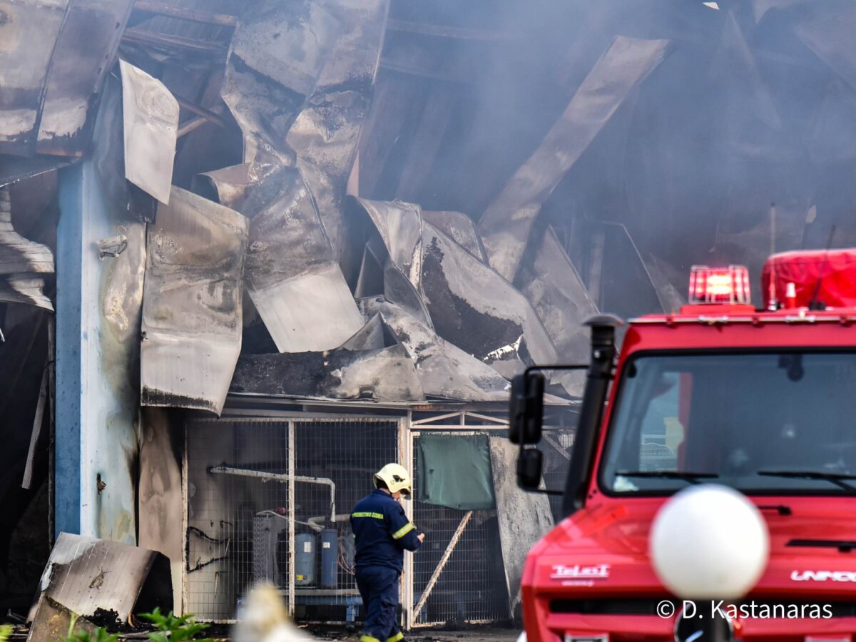 Τεράστια η καταστροφή από την πυρκαγιά σε πρώην εργοστάσιο στον ...