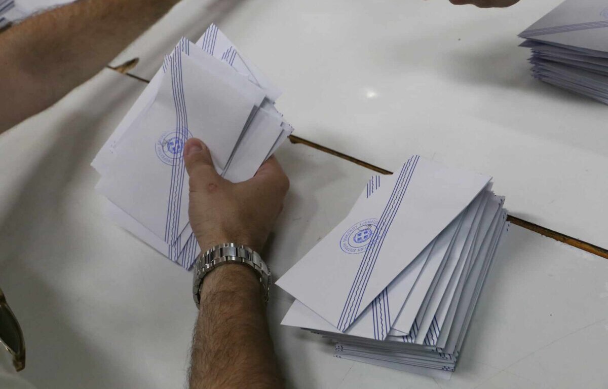 Δημοσκόπηση MRB: Ηχηρό προβάδισμα ΝΔ και ντέρμπι-έκπληξη στη δεύτερη ...