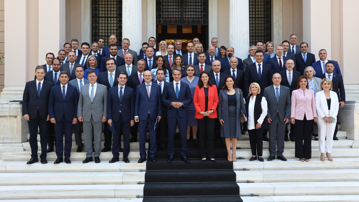 Μητσοτάκης στο πρώτο υπουργικό: Καλύτεροι μισθοί, καλύτερη δημόσια ...