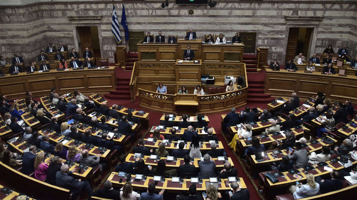 Βουλή: Ομόφωνα άρση ασυλίας για Ρένα Δούρου, Διονύση Καλαματιανό ...
