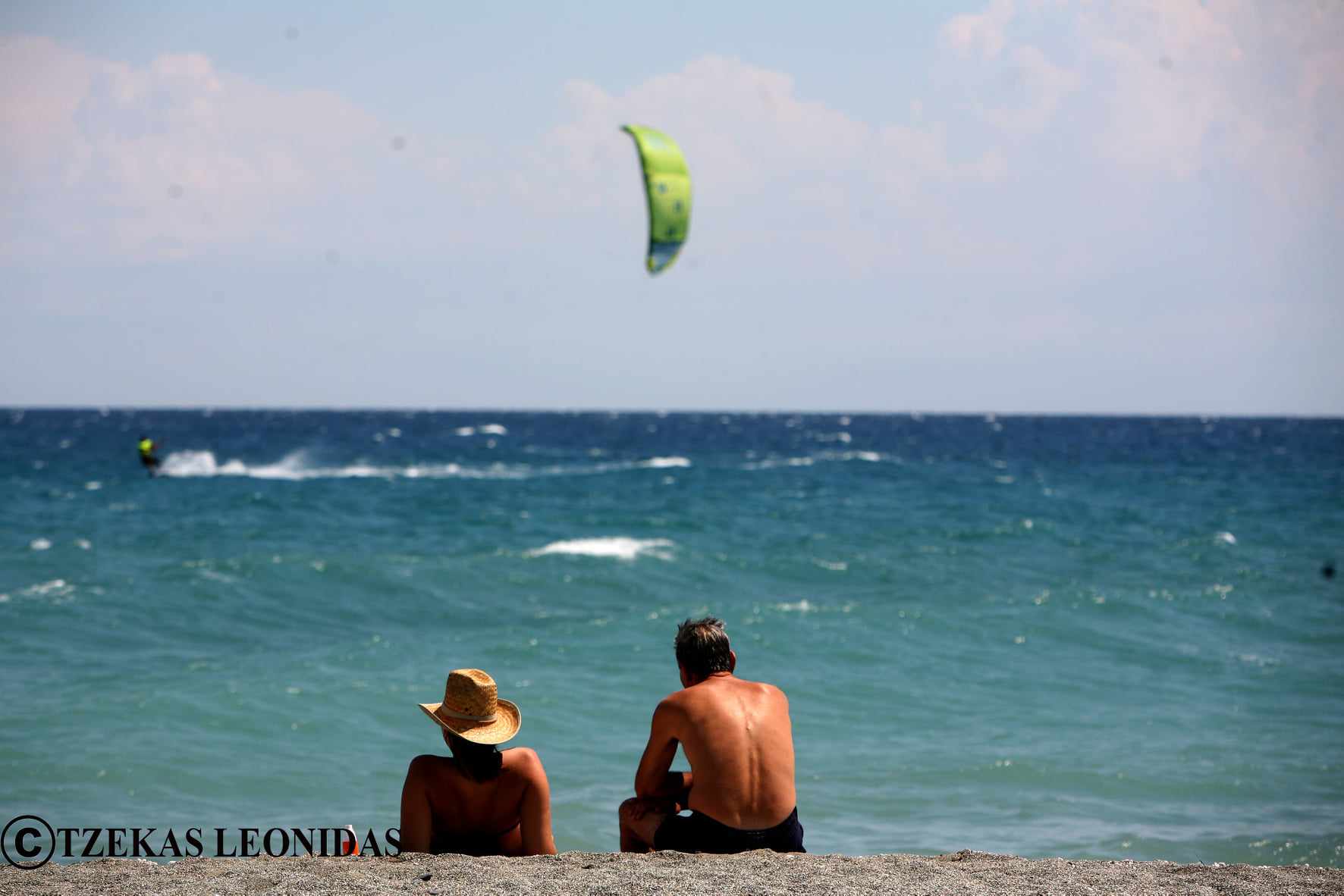 Kitesurf στον Αγιόκαμπο: Η συναρπαστική "μάχη'' με τον άνεμο και τα ...