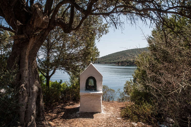Τρίκερι: Το νησί της πολιτικής εξορίας πέντε χιλιάδων γυναικών ...