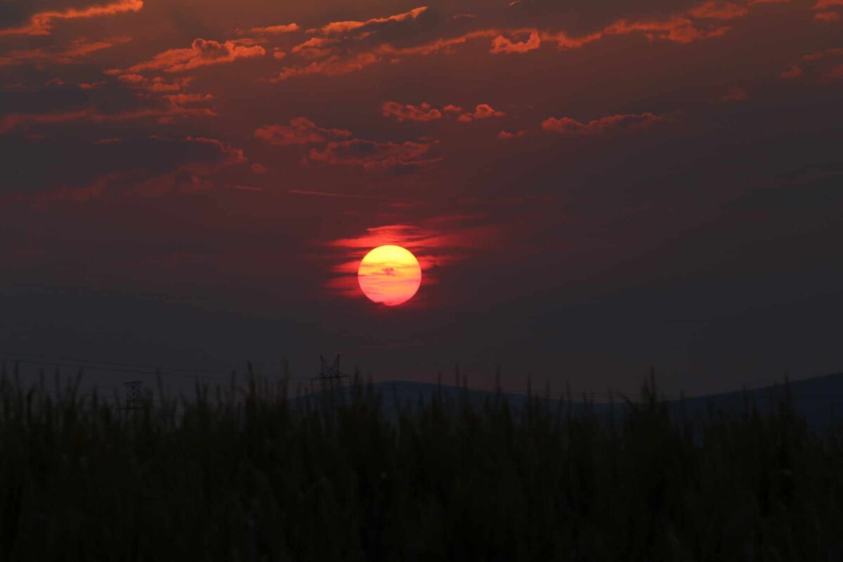 Μαγικό ηλιοβασίλεμα στον θεσσαλικό κάμπο - LarissaPress