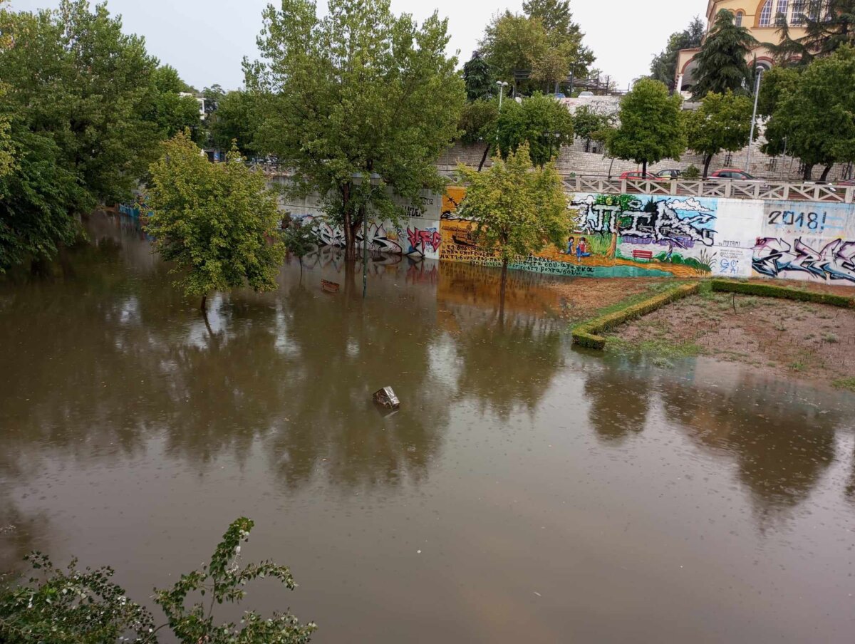Λάρισα: Προληπτική απομάκρυνση από την πλημμυρική ζώνη Αγίας Μαρίνας ...