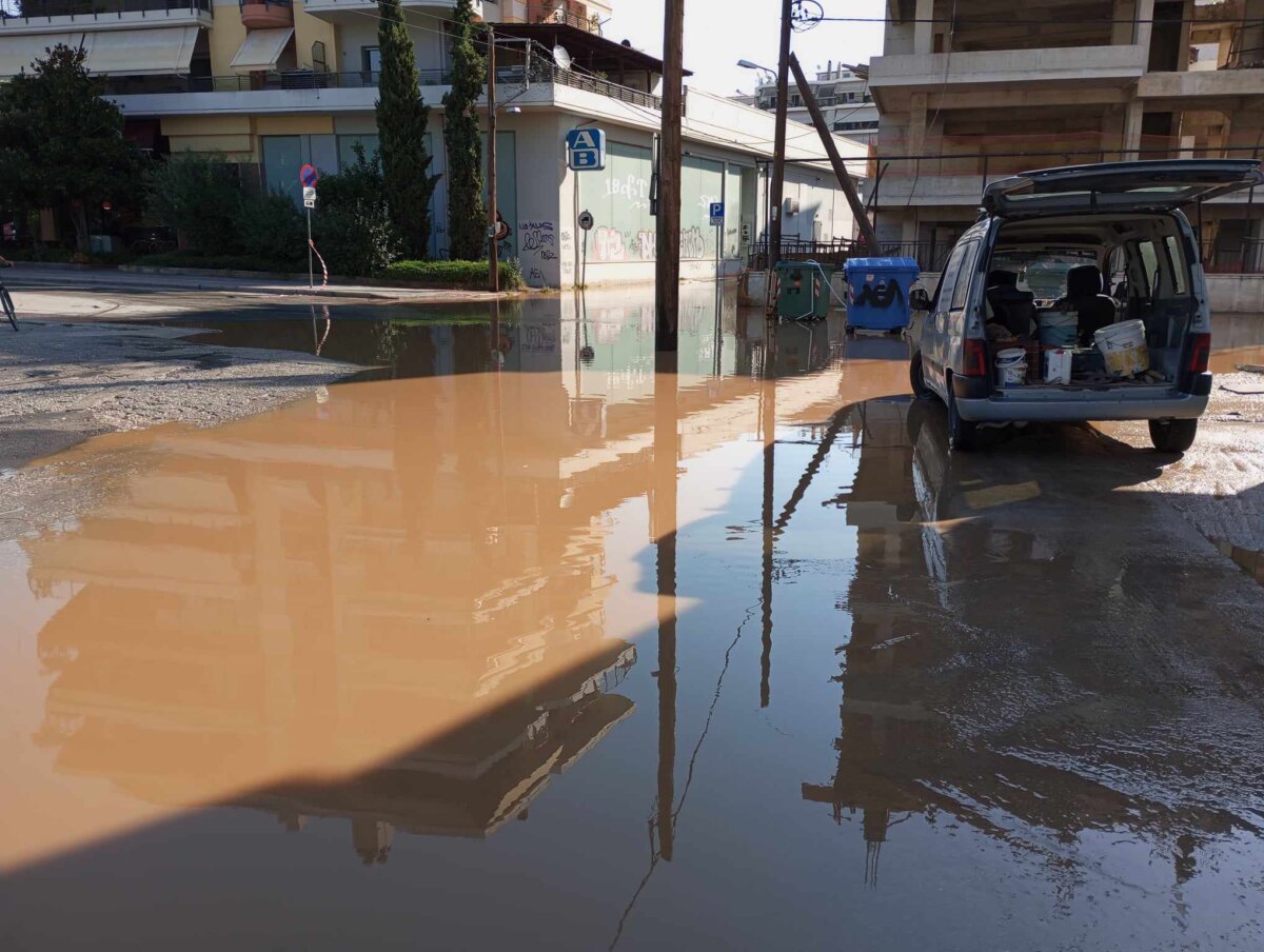 Λάρισα: Πλημμυρισμένοι δρόμοι στο ύψος του Βασιλόπουλου (ΦΩΤΟ ...