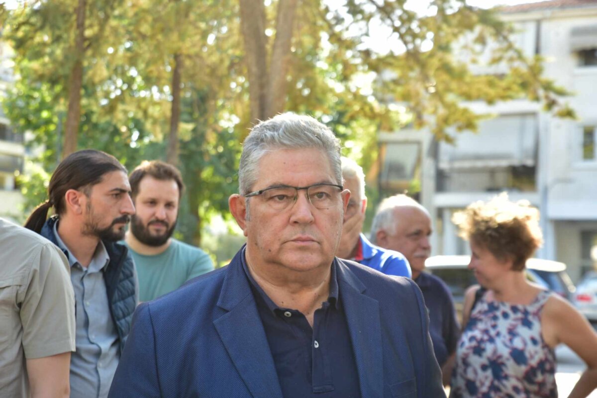 Ο ΓΓ της ΚΕ του ΚΚΕ Δ. Κουτσούμπας στα μπλόκα των αγροτών την Πέμπτη 8 ...