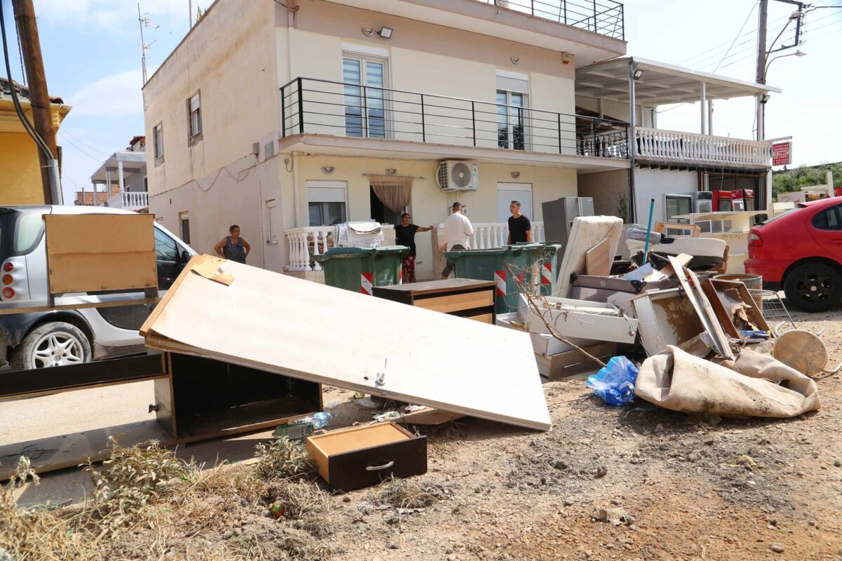Λάρισα: Στους πλημμυροπαθείς Ρομά της Νέας Σμύρνης (φωτο) - LarissaPress
