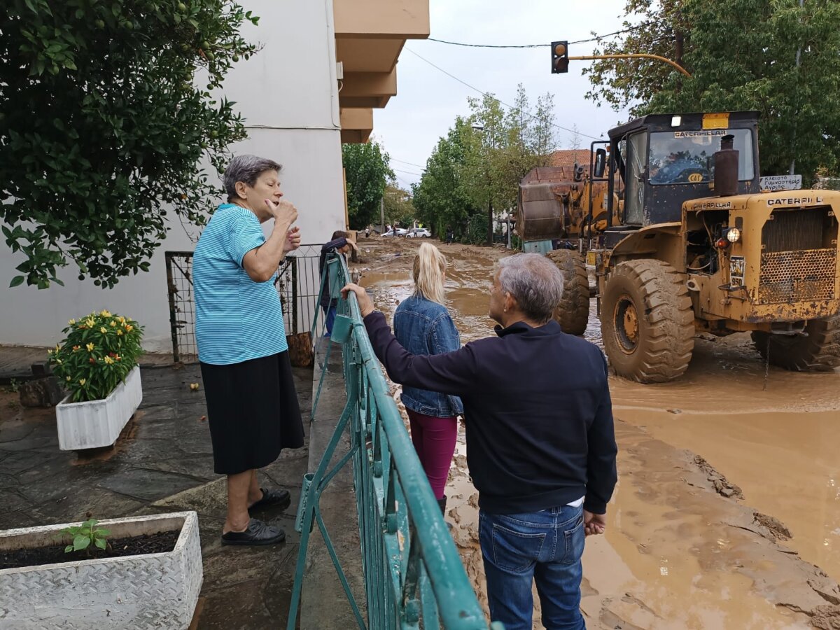Επιχειρούν παντού τα μηχανήματα της Περιφέρειας Θεσσαλίας για την ...