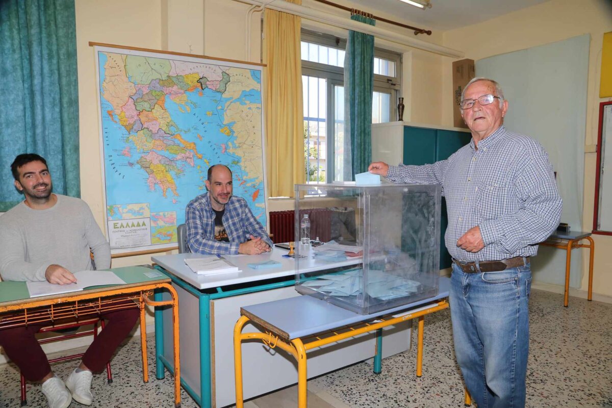 Ομαλά η εκλογική διαδικασία στη Λάρισα (φωτο) - LarissaPress