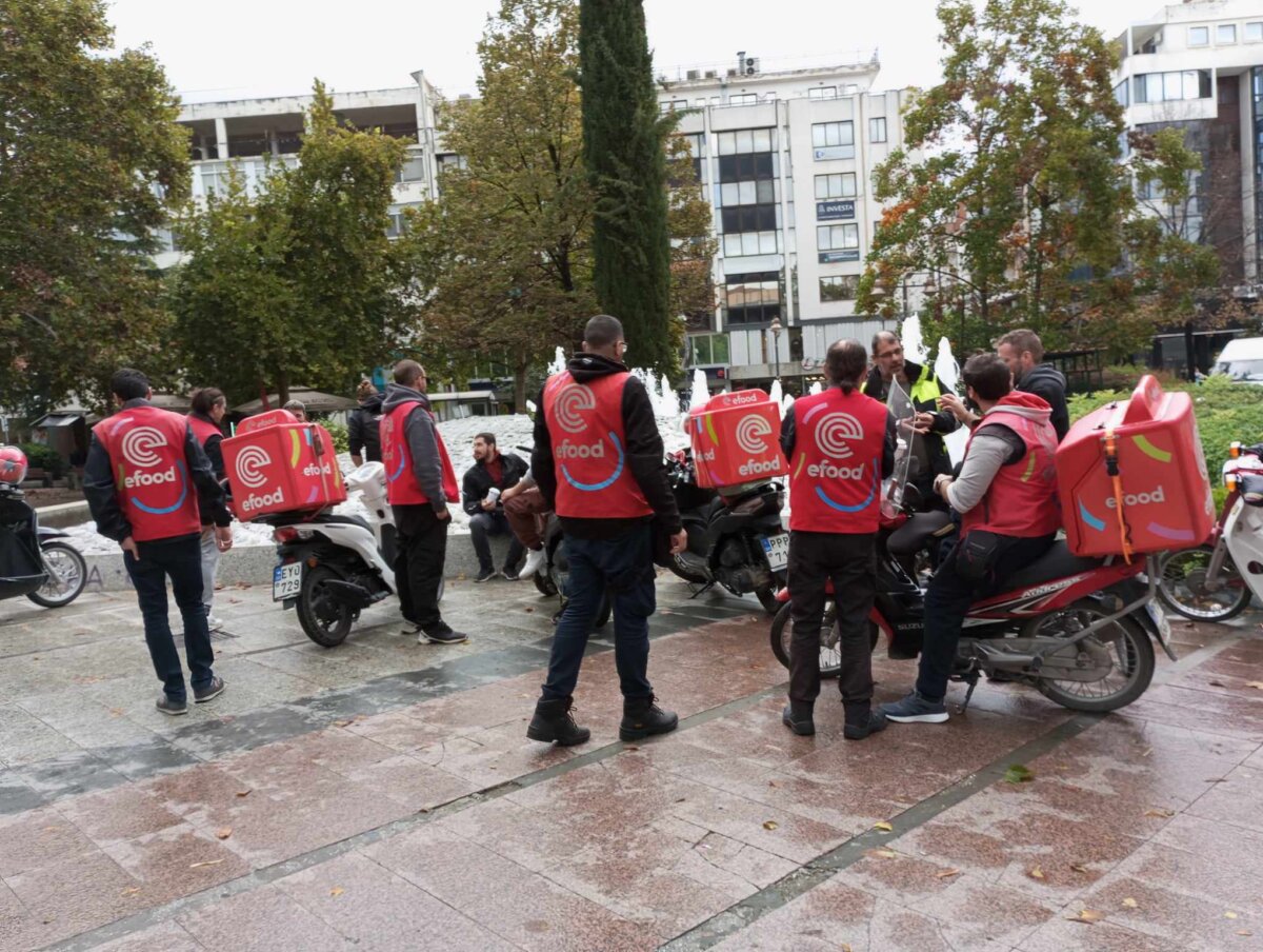 Στους δρόμους οι εργαζόμενοι της efood στη Λάρισα (φωτο-βίντεο ...