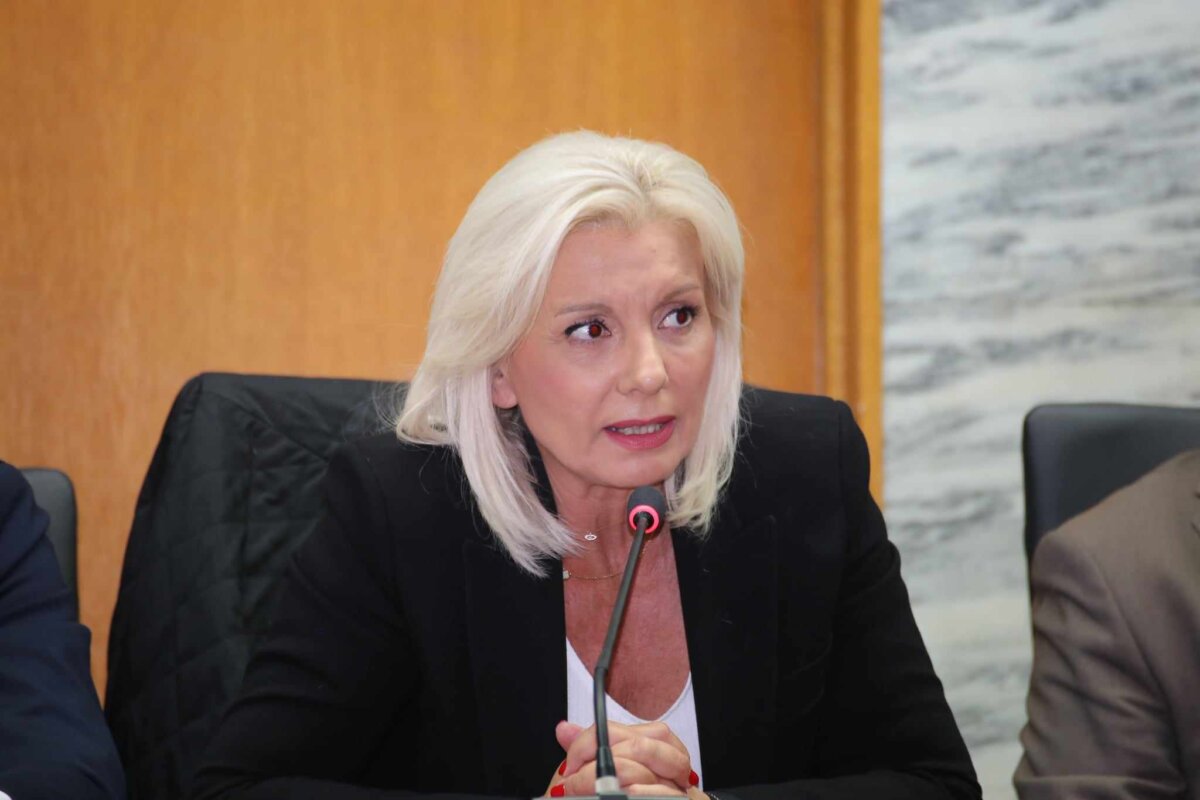 Ρένα Καραλαριώτου: «Τιμή και απεριόριστος σεβασμός στο όλον της γης ...