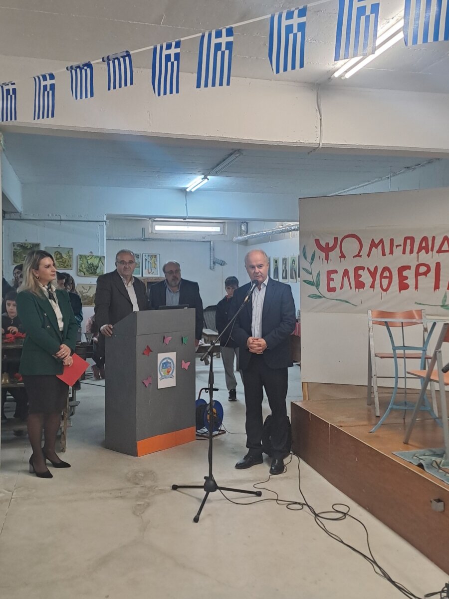 Στο Δημοτικό Σχολείο Γόννων ο Γιώργος Μανώλης - LarissaPress