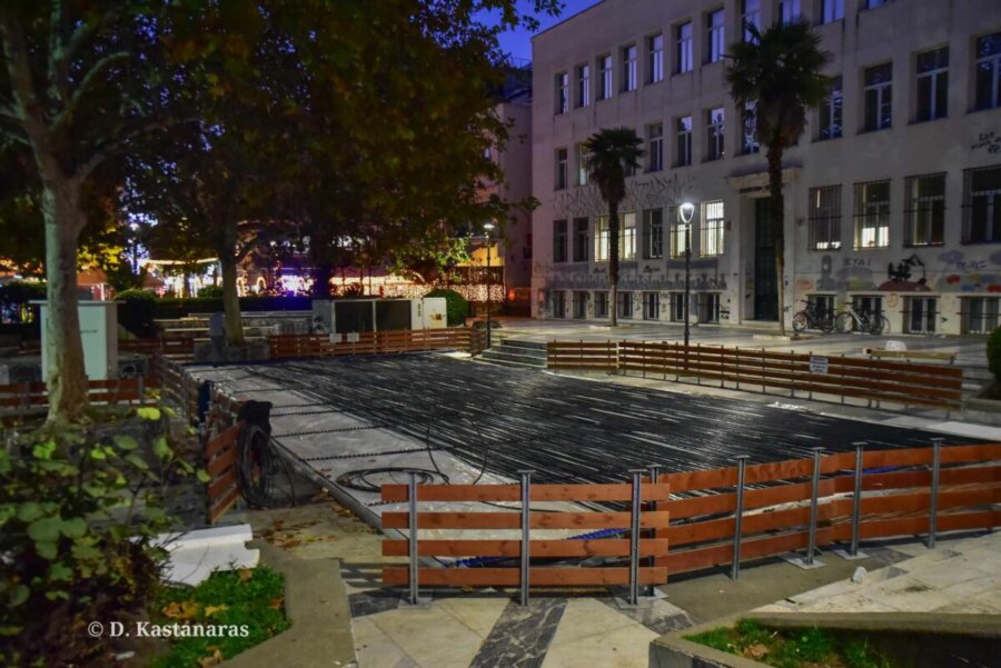 Λάρισα: Γιορτές με παγοδρόμιο στην πλατεία Ταχυδρομείου - LarissaPress