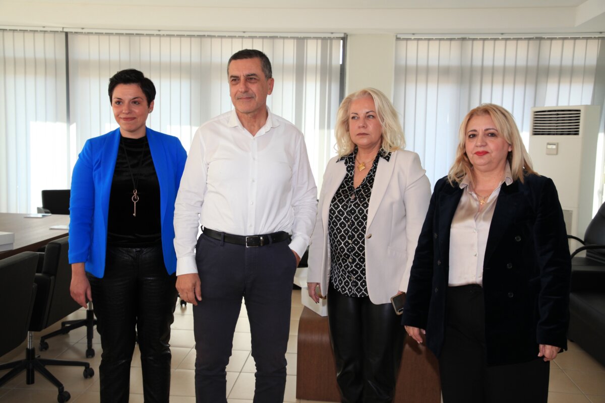 Ευχές και δώρα στον Περιφερειάρχη Θεσσαλίας Δημήτρη Κουρέτα για τη νέα ...