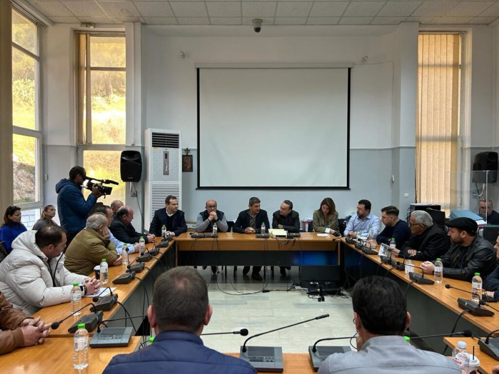 Αυγενάκης από Φαρκαδόνα Τρικάλων: 3 δισ. για την ανασυγκρότηση της ...