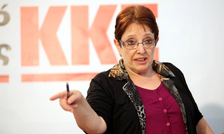 Ομιλία της Αλέκας Παπαρήγα στη Λάρισα: Στην πολιτιστική - πολιτιστική ...