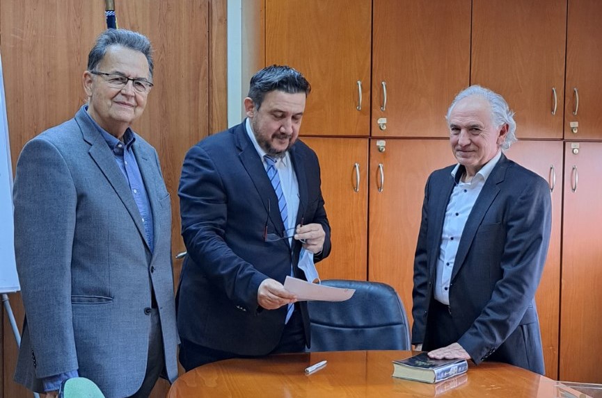 Ο Αχιλλέας Χόβας νέος επιστημονικός υπεύθυνος της ΜΕΘ του Γ.Ν.Λ ...